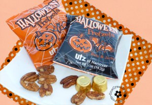 Halloween Rolo Pretzel Treats - onecreativemommy.com